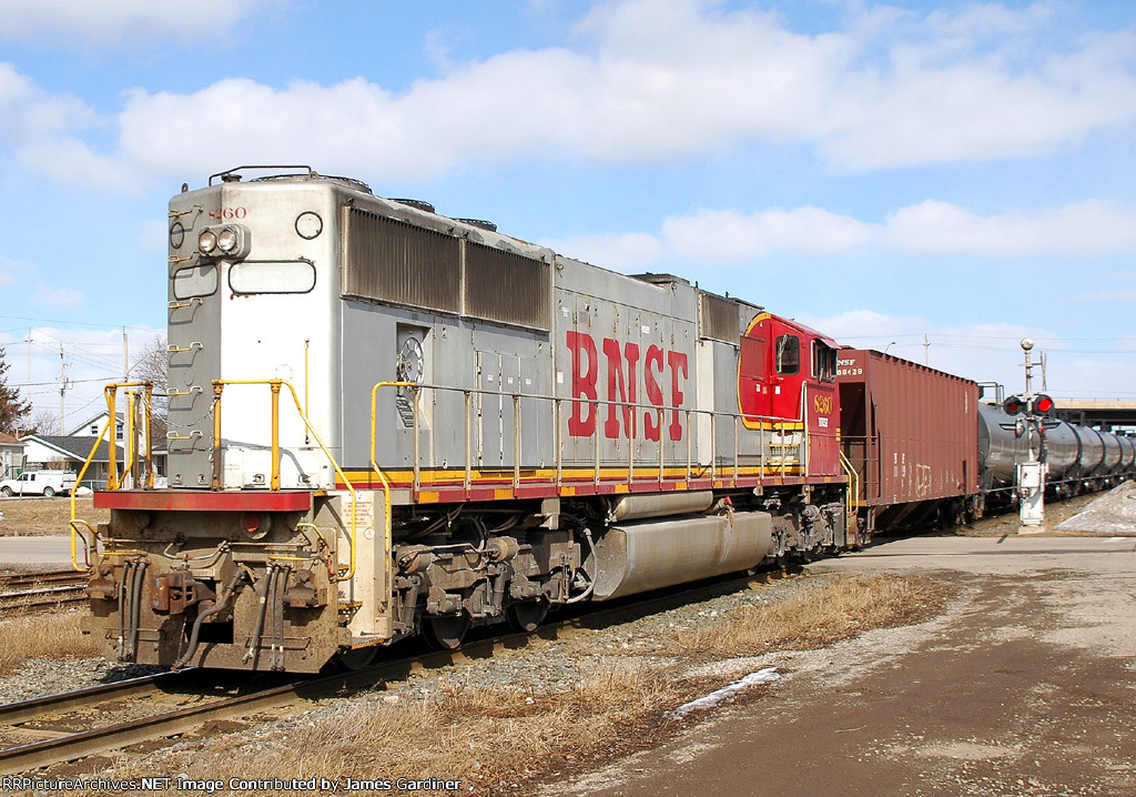 BNSF 8260